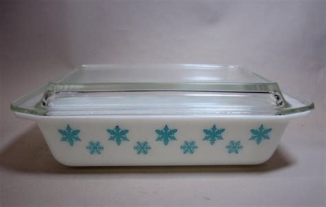 Snowflake Turquoise On White Pyrex