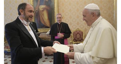 Новият ни посланик във Ватикана връчи акредитивните си писма на папа Франциск