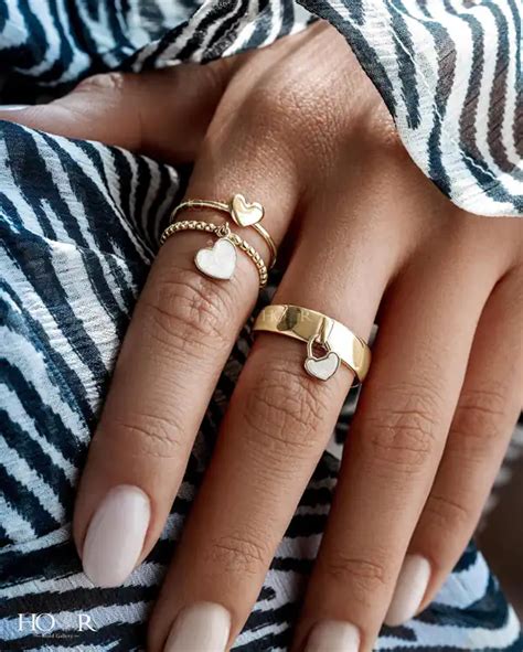 مدل انگشتر طلا خاص و لاکچری زنانه با طرح های پاپیونی و قلبی