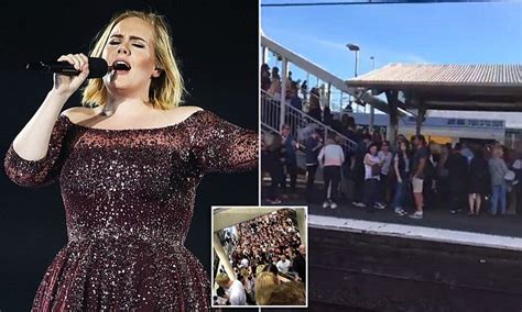 Adele Forced To Delay Her Sydney Concert For 45 Minutes Daily Mail Online
