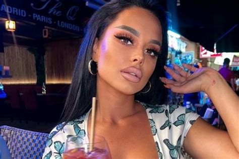 ФОТО „Жена од султана“ седна на справа и направи тотален Xaoc