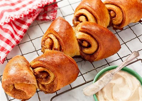 Cinnamon Roll Bread And Sweet Cinnamon Cream Cheese Recipe Cinnamon Roll Bread Food Network