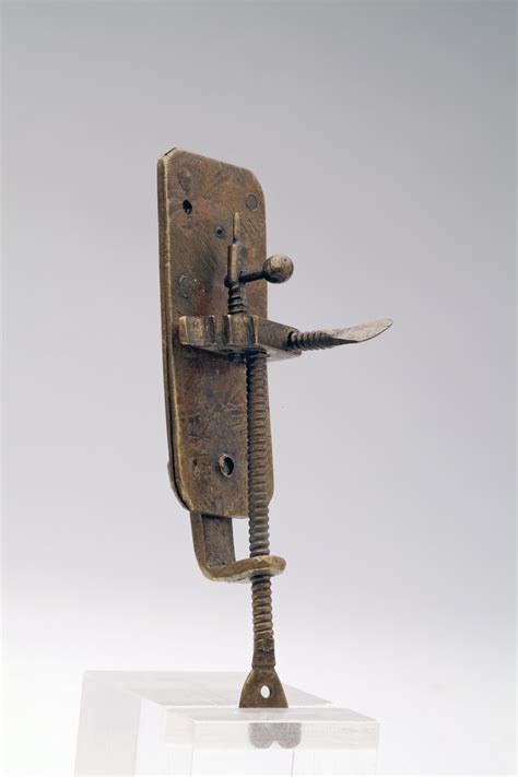 Proof At Last Van Leeuwenhoek Ground His Microscope Lenses Artikelen De Ingenieur