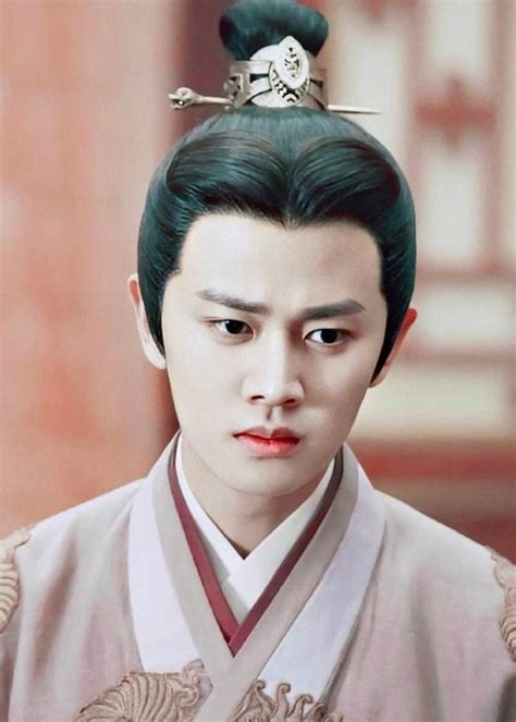 男星邓嘉伦精彩绝伦