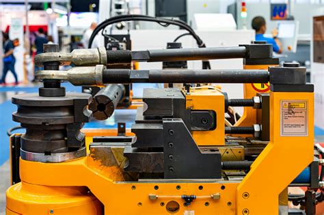 산업 금속 작업에서 제조를위한 스윙 암 및 벤드 클램프 다이 구성 요소 세트 정밀 자동 Cnc 유압 프레스 파이프 또는 튜브 벤딩 머신을 닫습니다 Cnc 장치에 대한 스톡