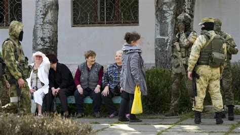 Окупанти заселяються у будинки мешканців села на Херсонщині з якого 200 жителів вивезли на