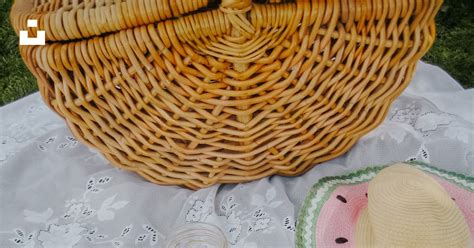 테이블 위의 과일 바구니와 주스 한 잔 사진 Unsplash의 무료 사우스 저지 이미지