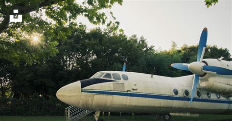 트레일러의 작은 비행기 사진 Unsplash의 무료 상하이 이미지