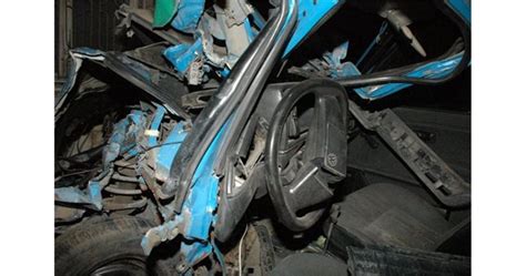 Трима с опасност за живота след тежка катастрофа