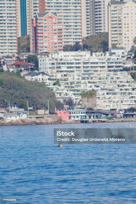 파도가 치는 해변 해안 아름답고 화려한 하늘이 있는 푸른 바다 0명에 대한 스톡 사진 및 기타 이미지 0명 경관 경외감 Istock