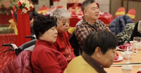 가족 공생 가족 모임 가족 본딩 가족 초상화 고위 남자 그룹 모임 노인 노인 모임 노인 여성 노인 커뮤니티 라이프스타일 문화 전통 문화 축하 문화적