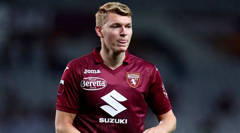 ကိုဗာဆစ်နဲ့ အသင်းကြီး ၃သင်း၊ လန်ဒန်ကလပ်တွေ ကြိုက်နေတဲ့ ကွင်းလယ်၊ တူချယ် ခေါ်ချင်တဲ့ ချယ်ဆီးနည်းပ