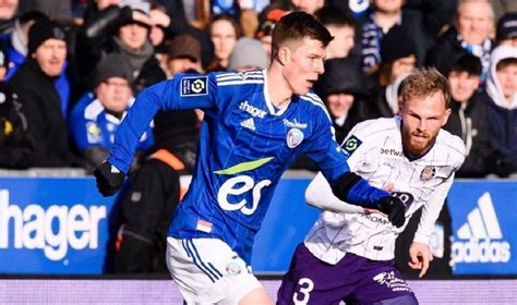 Соболь отримав травму у матчі Нант Страсбур фото жахливого епізоду 24 канал Спорт