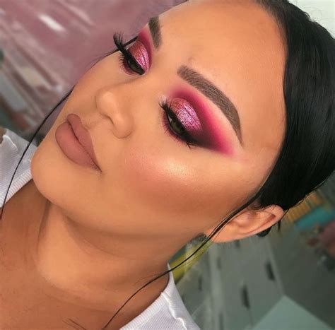 Pin By Tabitha Samples On Makeup Creative Eye Makeup Pink Makeup Sleek Makeup