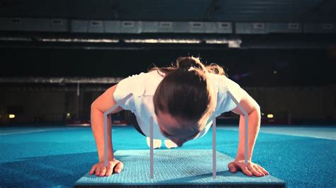 Сгибание и разгибание рук в упоре лежа на полу ГТО Youtube