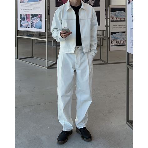 난춘 브랜드 퀄리티와 견주어도 전혀 손색이 없는 디자인과 품질의 셋업 ☑ 2 Way Zip Up