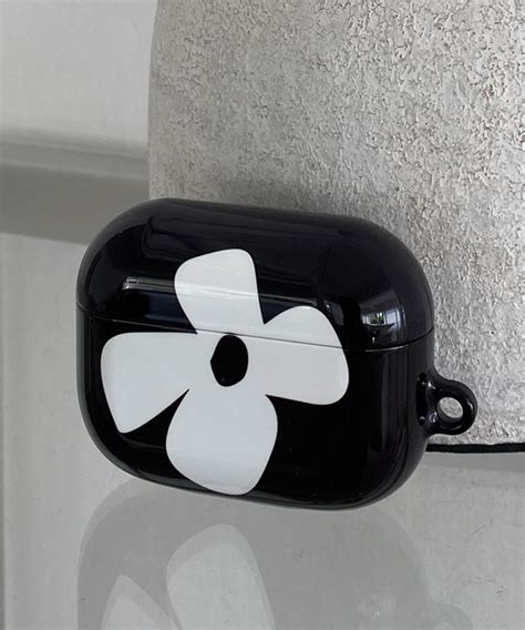 Black Flower 검정색 블랙 플라워 패턴 Y2k 꽃 빈티지 유니크한 감성 귀여운 에어팟 에어팟프로 에어팟3 유광하드 케이스 에이블리