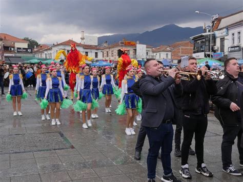 ФОТО Прилепските мечкари ги наполнија улиците на Прилеп Либертас