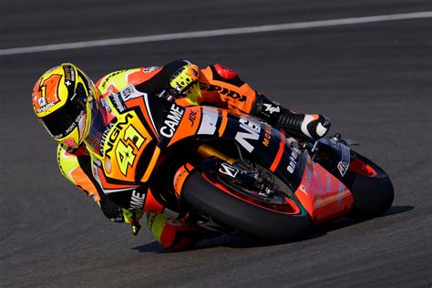 무료 이미지 차량 극단 속도 경쟁 경마장 모터 스포츠 조종사 헬멧 오토바이 타기 공식 1 자동차 경주 도로 경주 슈퍼 바이크 경주 그랑프리