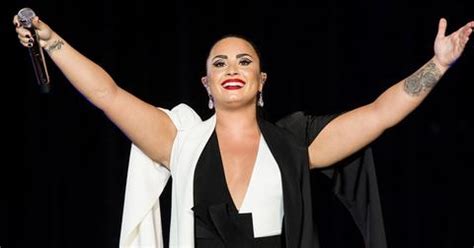 Was Demi Lovato S Snapchat Hacked Her Nude Photos Were Leaked