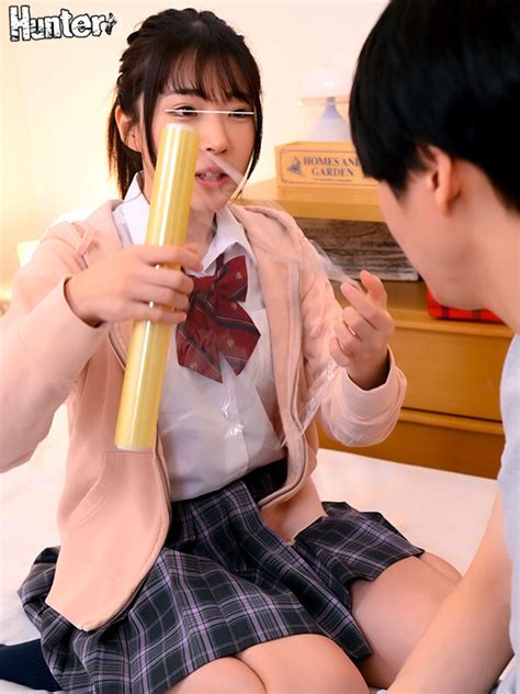 「ラップ越しならエッチにならないよね？」生意気な妹がボクでラップ越しのキス、手コキ、フェラとエッチな練習！挿入までしたら破れて事故中出し