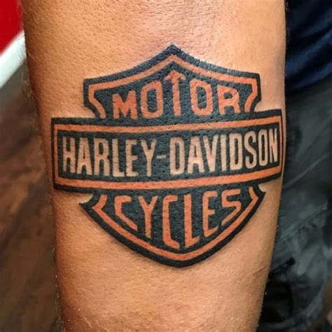 Harley Davidson Tattoo Schriftzug Bold Artistry On Leather And Skin