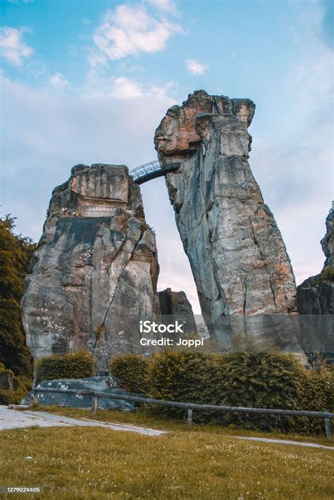 독일 북서부 의 투토부르크 숲에 위치한 유명한 사암 암석 형성 엑스턴쉬타이너에 대한 스톡 사진 및 기타 이미지 엑스턴쉬타이너