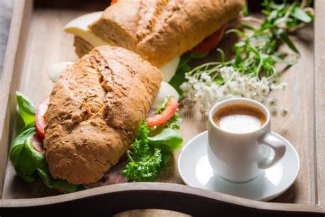 Italienisches Frühstück Mit Espresso Und Sandwich Stockfoto Bild Von Cappuccino Mahlzeit