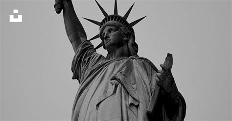 자유의 여신상의 흑백 사진 사진 Unsplash의 무료 자유의 여신상 국립기념물 이미지