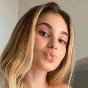 Emely Hernandez Age Family Bio Famous Birthdays