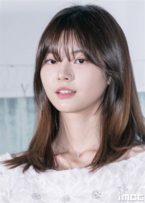 포토 홍예지 단아한 화이트 스완 매력