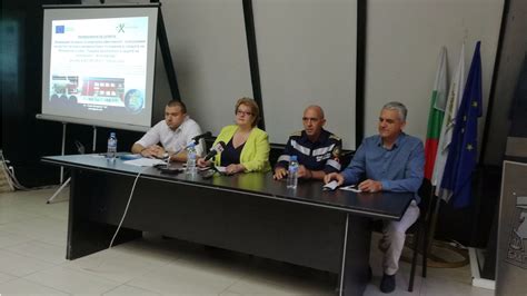 Директорът на ГД ППБЗН Николай Николов и кметът на Благоевград д р Атанас Камбитов откриха