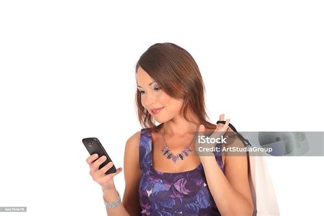 젊고 예쁜 여자 입석 컬러 풀 장보기를 백 스튜디오 가방에 대한 스톡 사진 및 기타 이미지 가방 고객 관능 Istock