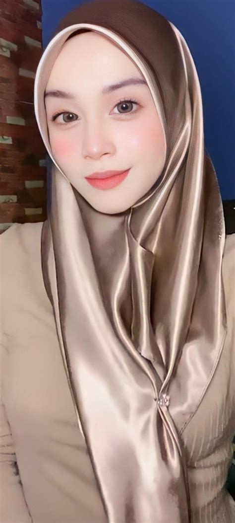 Pin On Quick Saves Beautiful Hijab Asia Girl Muslim Women Hijab