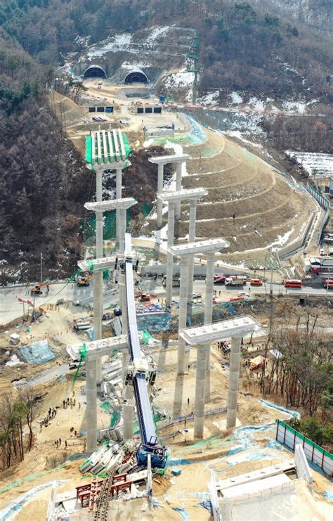 안성 고속도로 공사장 붕괴로 사망 4명·중상 5명 국가 소방동원령 발령