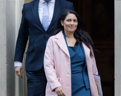 Обвиниха вътрешния министър на Великобритания в лобизъм Информационна