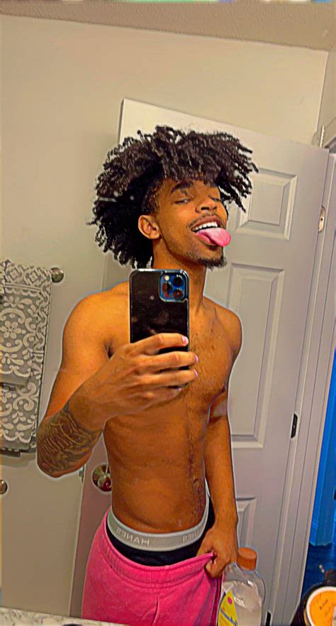 Diyon jonson on Twitter: "@kingaustin55 Someone said post a pic or video of you naked" / Twitter