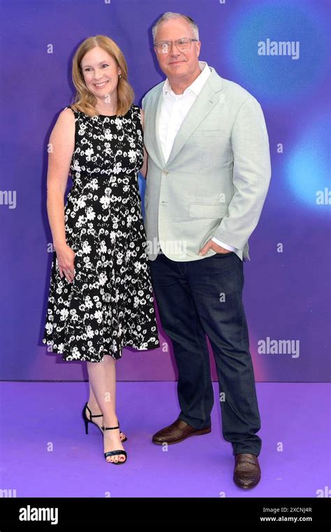 Mark Nielsen Mit Begleitung Bei Der Premiere Des Animationsfilms