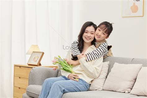 엄마와 딸의 친밀한 이미지 사진 무료 다운로드 Lovepik