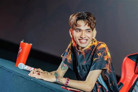 អ្នកគាំទ្រកំពុងរកមុខ ជនខិលខូចដែល គប់ទឹកកក G Devith ពេលកំពុងច្រៀង Khmerload Cambodia Latest News