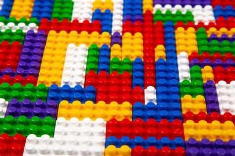 컬러 생성자 블록의 추상적 인 배경 텍스처 생성자의 다채로운 플라스틱 부분의 배경 색깔이있는 장난감 벽돌 더미 0명에 대한 스톡 사진 및 기타 이미지 Istock