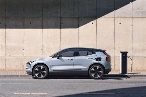 Volvo Ex30 Kleine Elektro Suv Startet Bei 36 950 Euro