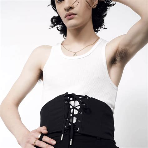 16 Gender Neutral Prom Outfits — Best Non Binary Prom Ideas