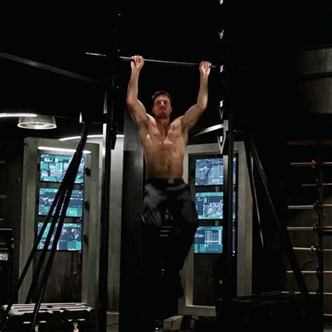 Pin By Crystal Naeger On Arrow Oliver Queen Arrow Cw Stephen Amell