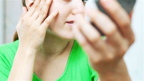 حبوب جفن العين ما الأسباب المحتملة لظهورها؟