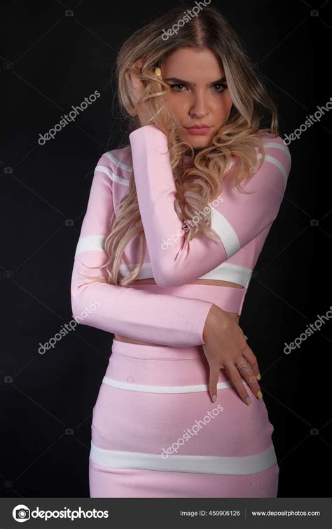 Italian Girl Long Blonde Hair Posing Studio Short Pink Tight — Stock