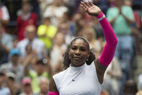 Serena Williams signe sa 307e victoire en Grand Chelem dépasse Navratilova et égale Federer