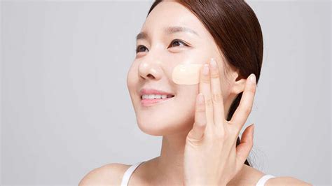 Natural Makeup Look အတွက် မရှိမဖြစ်လိုအပ်တဲ့ပစ္စည်းများ