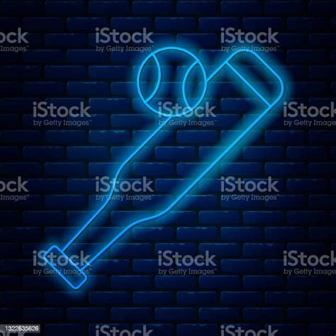 벽돌 벽 배경에 고립 된 공 아이콘과 빛나는 네온 라인 야구 방망이 벡터 가죽에 대한 스톡 벡터 아트 및 기타 이미지 가죽 경쟁 공 스포츠 장비 Istock