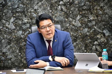 Эрүүл мэндийн сайд асан С Энхболд ЭМДЕГ ын дарга болжээ